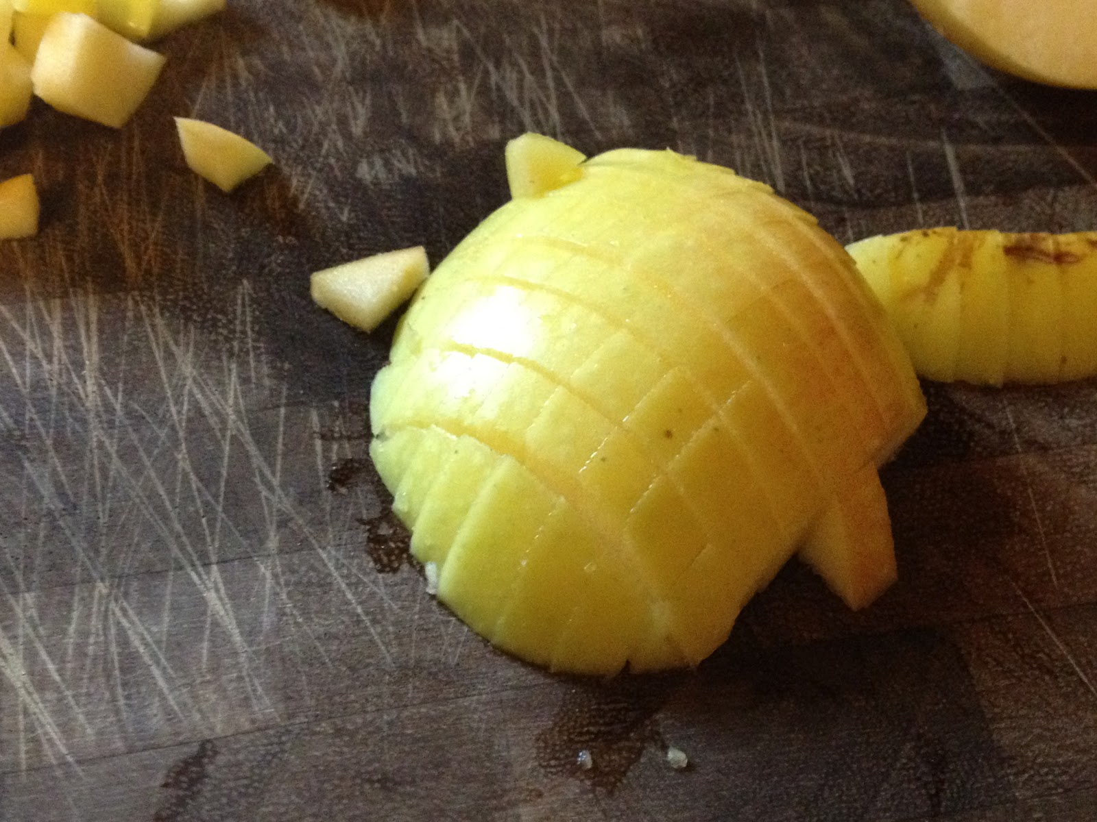 Axiom At Home: How to Quickly Dice an Apple