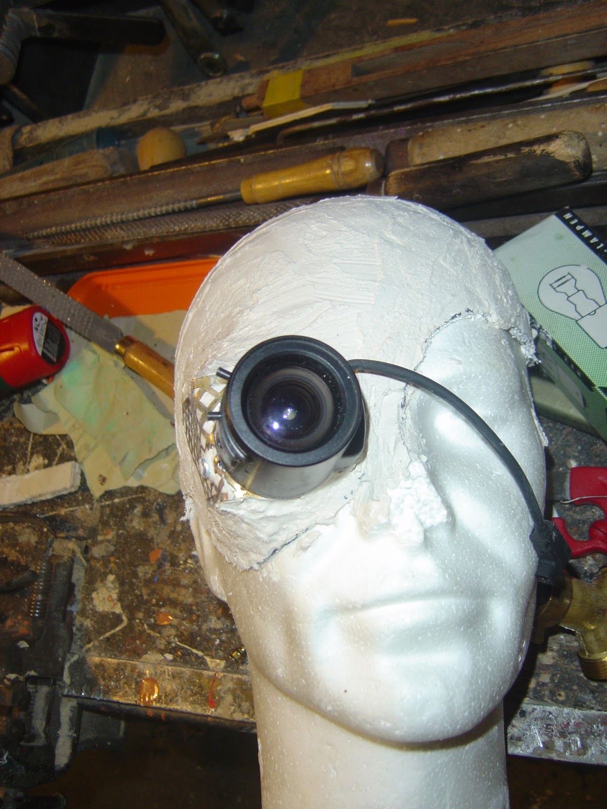 détail de fabrication de maquette star wars et d'objet steampunk : demi ...