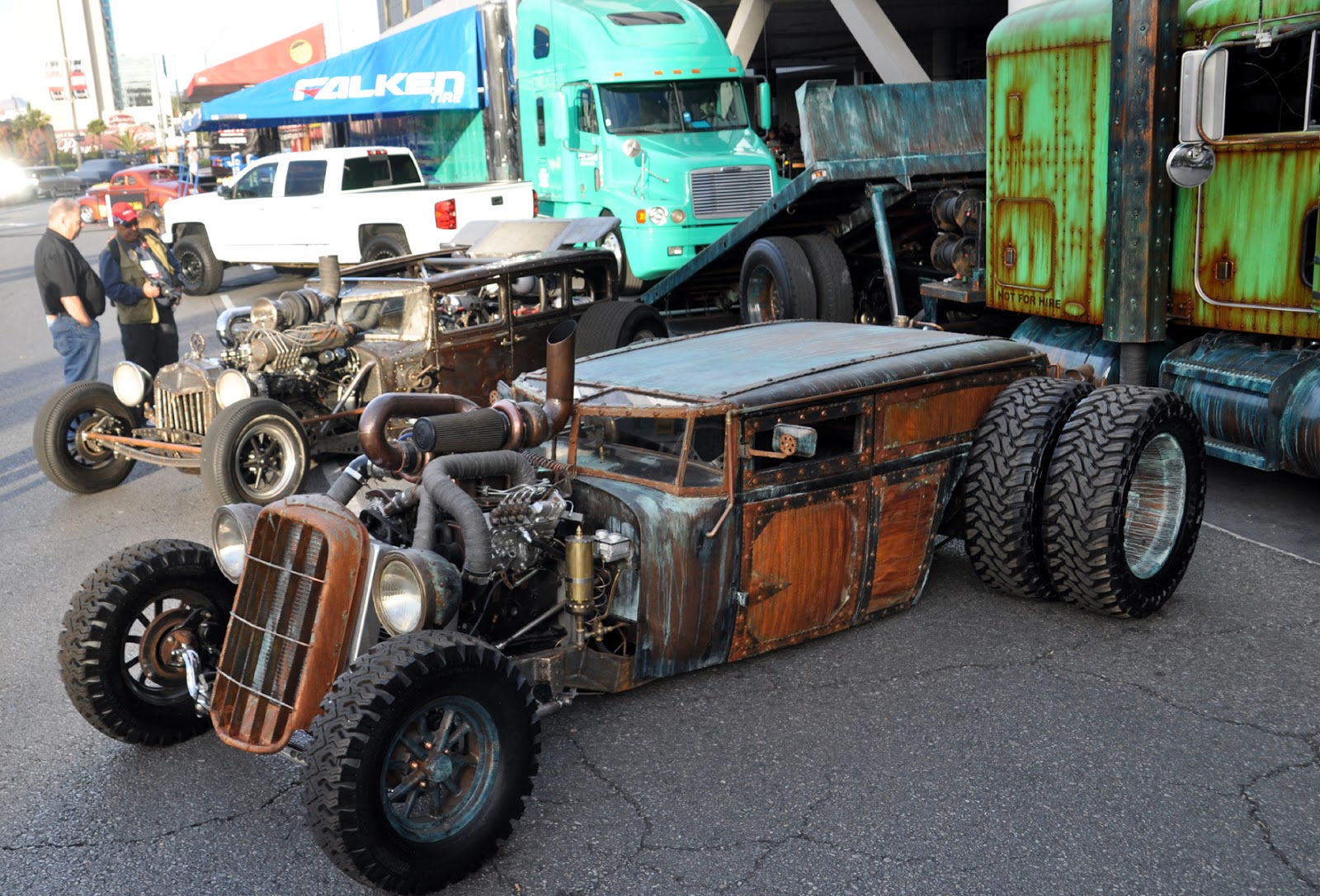 Just A Car Guy: the Welder Up crew brought a newish semi to SEMA! Cool ...