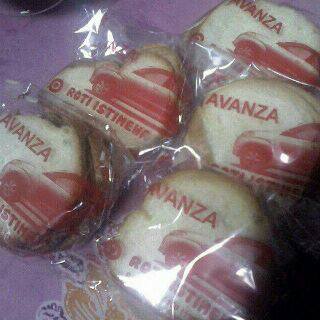 Ada-ada aja nih, Ada roti merek Avanza.