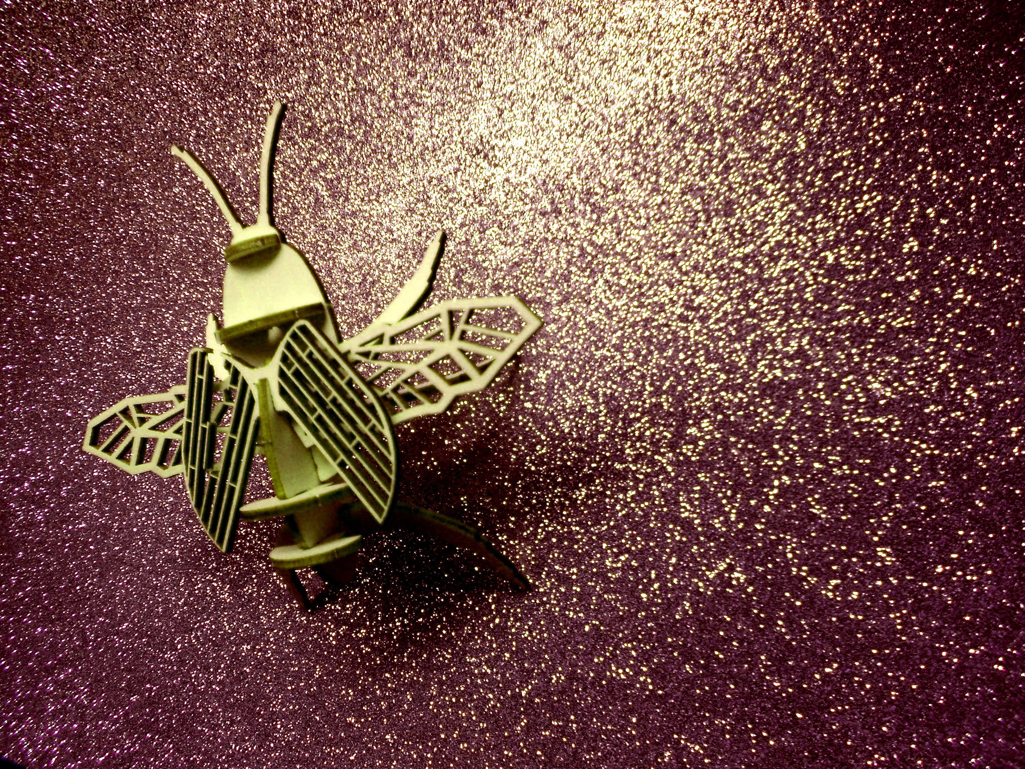 empireuma :: micropoësie: MOLEZTA MOZCA MÁGICA