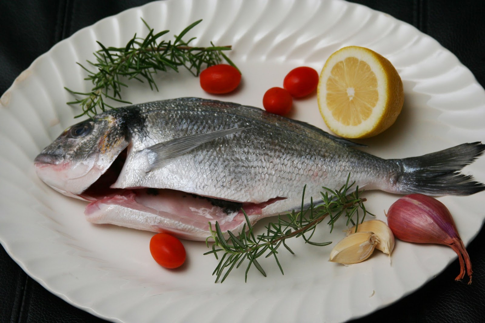 Mapishi Official Blog: JIFUNZE KUPIKA SAMAKI KATIKA OVEN KWA KUTUMIA FOIL