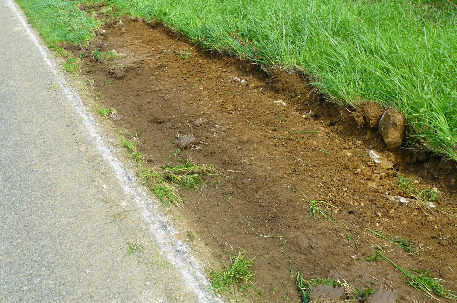 Voillans, village du Doubs, site officiel: Arasement d'accotements