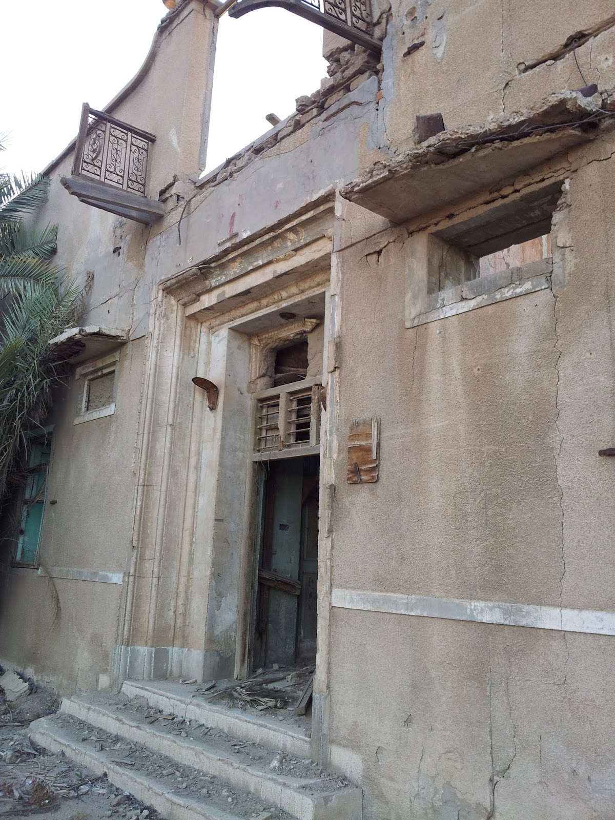 Life in Kuwait Blog: Huge old Kuwaiti house - Kuwait City