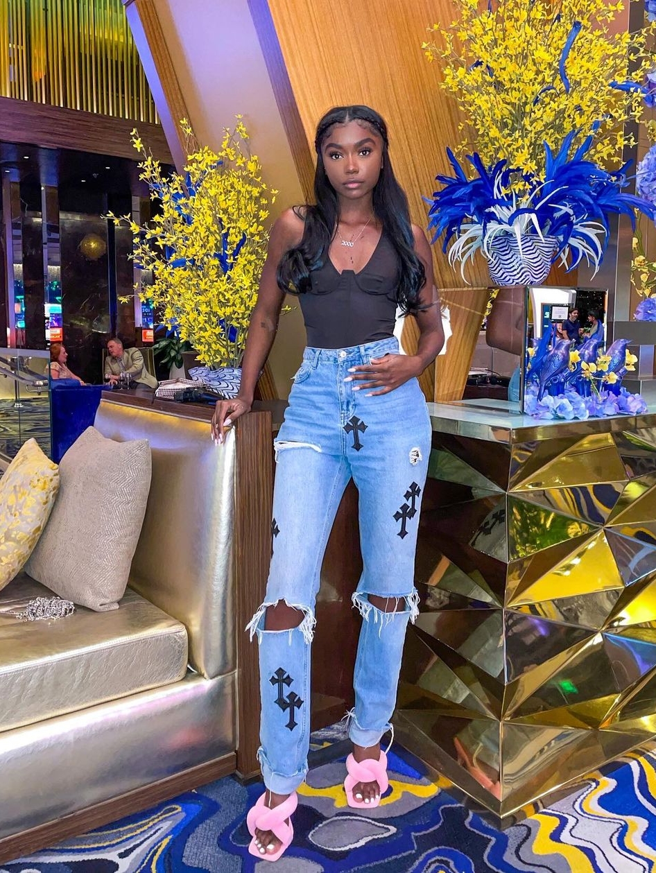 What to wear with blue jeans? 200 looks to inspire you! | Melody Jacob