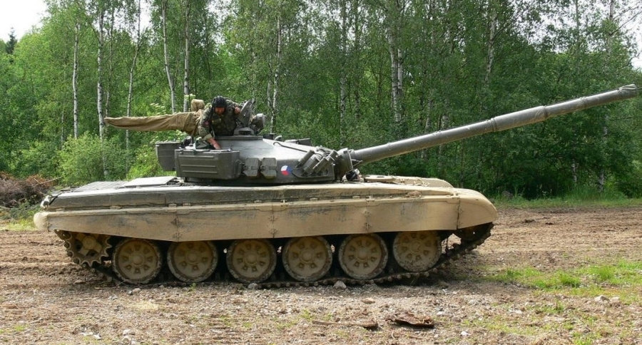 The Modelling News: Build Review Pt I: 1/35th scale T-72M2 Slovak ...