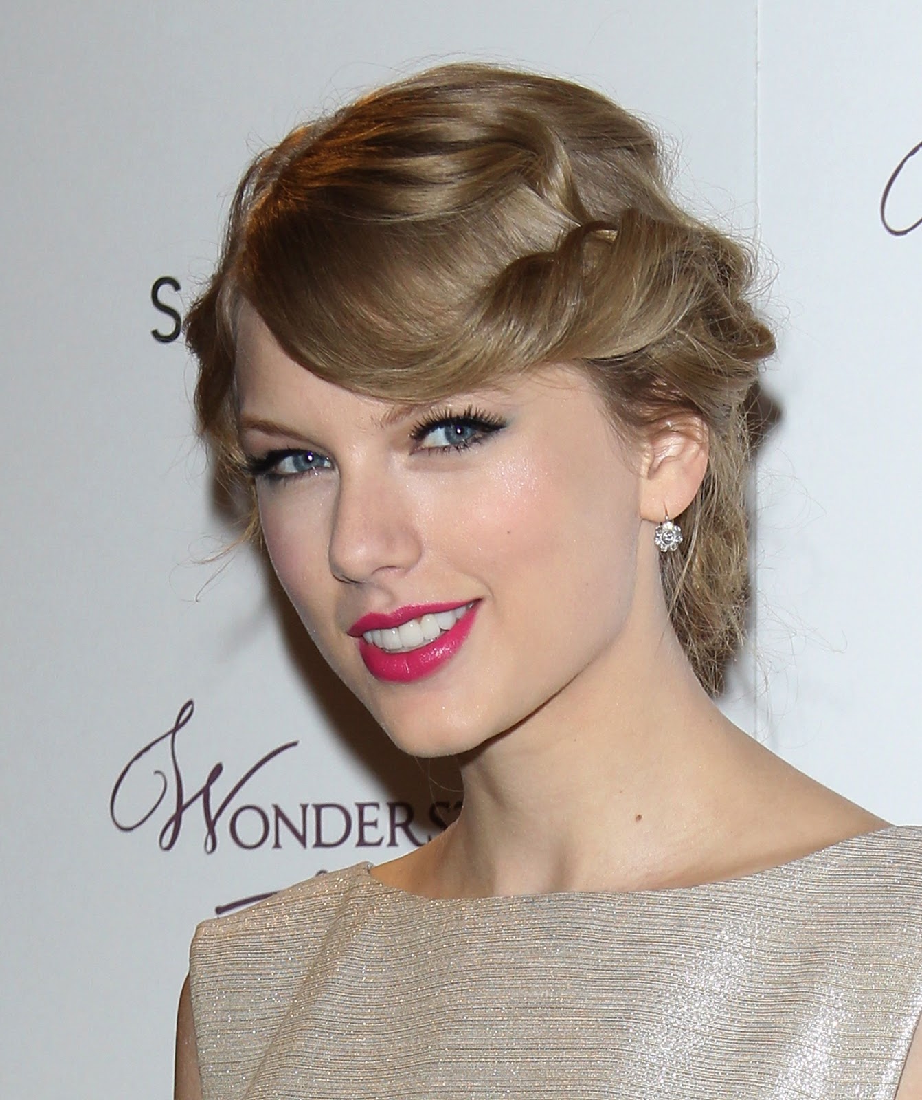 Female Singers: Taylor Swift pictures gallery (20)