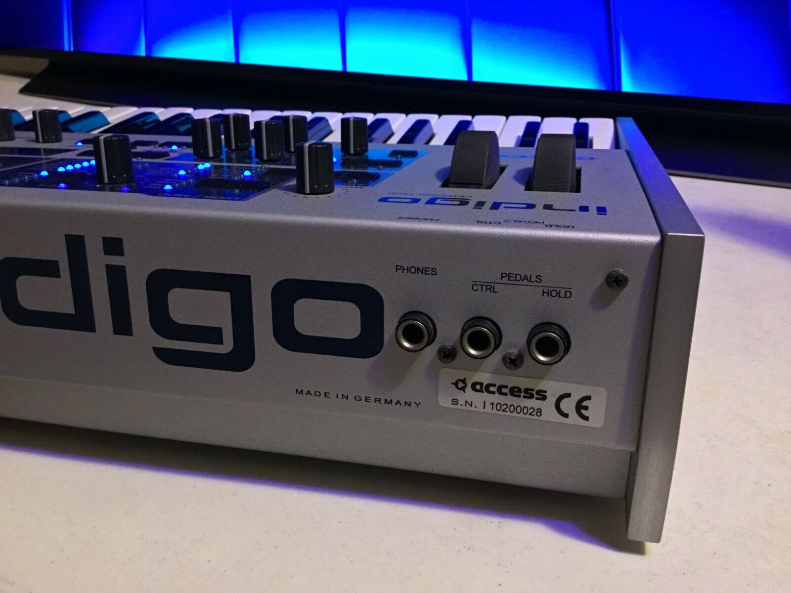 MATRIXSYNTH: ACCESS VIRUS INDIGO 2 Analog Modeling Synthesizer SN 10200028