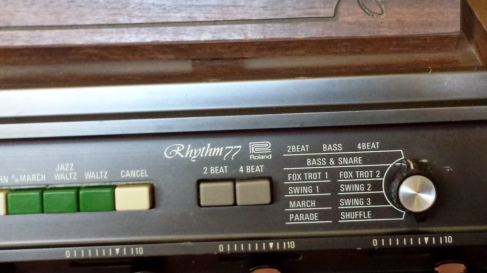 JonDent - Exploring Electronic Music: Roland (Rhythm) TR-77 & Bentley ...