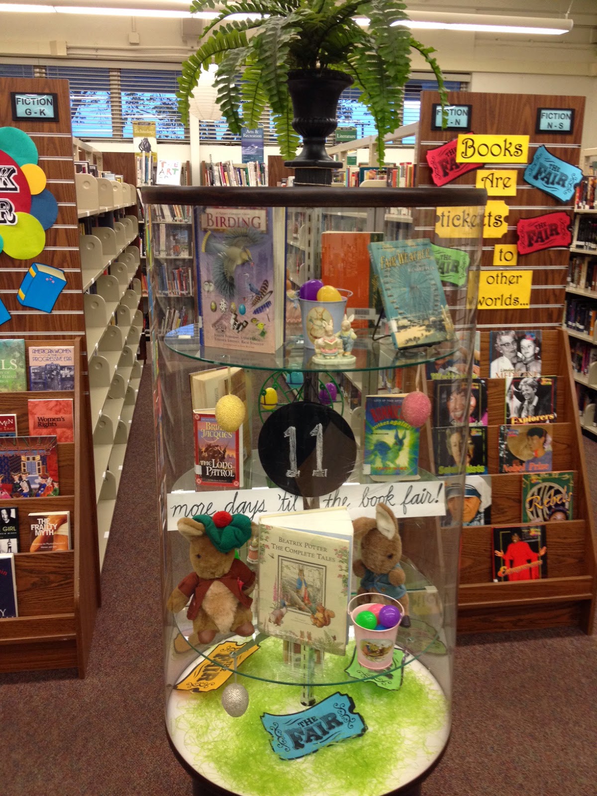 Smells Like Library: BULLETIN BOARDS & DISPLAY : March Book Fair & Easter
