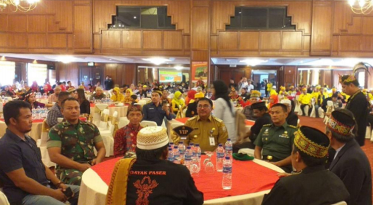 Prosesi Pelantikan Kepala Adat Besar Dayak Paser Kalimantan & Kepala ...