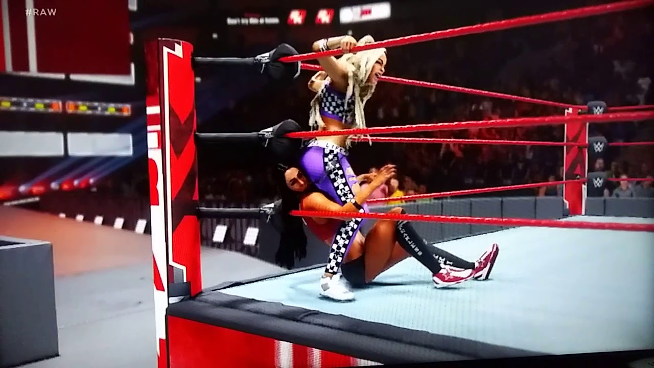 WWE Trivia - Saat Liv Morgan Memberikan Stinky Face Kepada Ember Moon ...