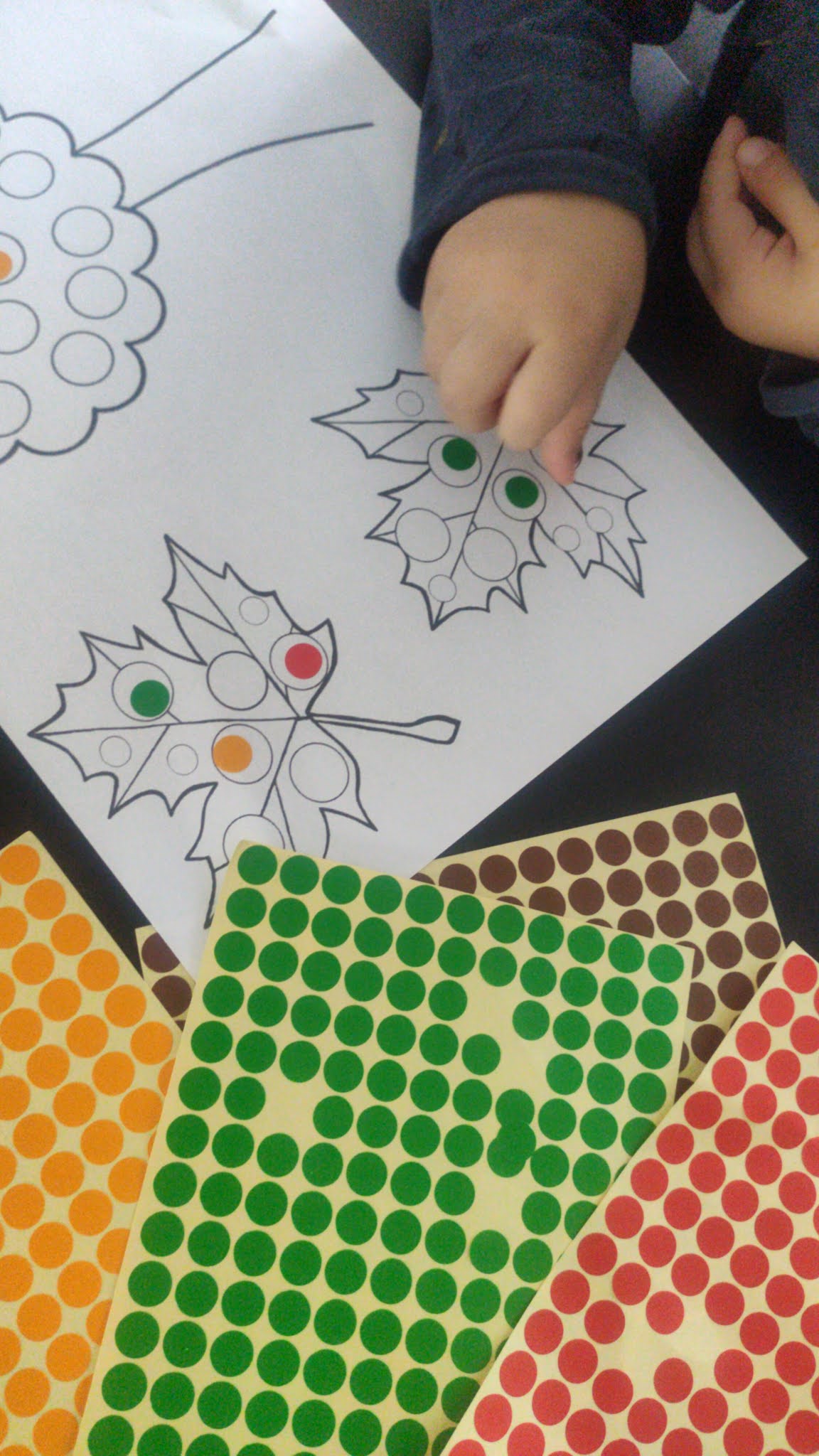 Gommettes en maternelle - Activités et fiches - TPS et PS