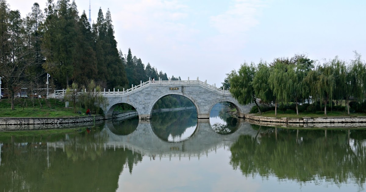 China 2017: Jingzhou ancient city wall. - La antigua muralla citadina ...