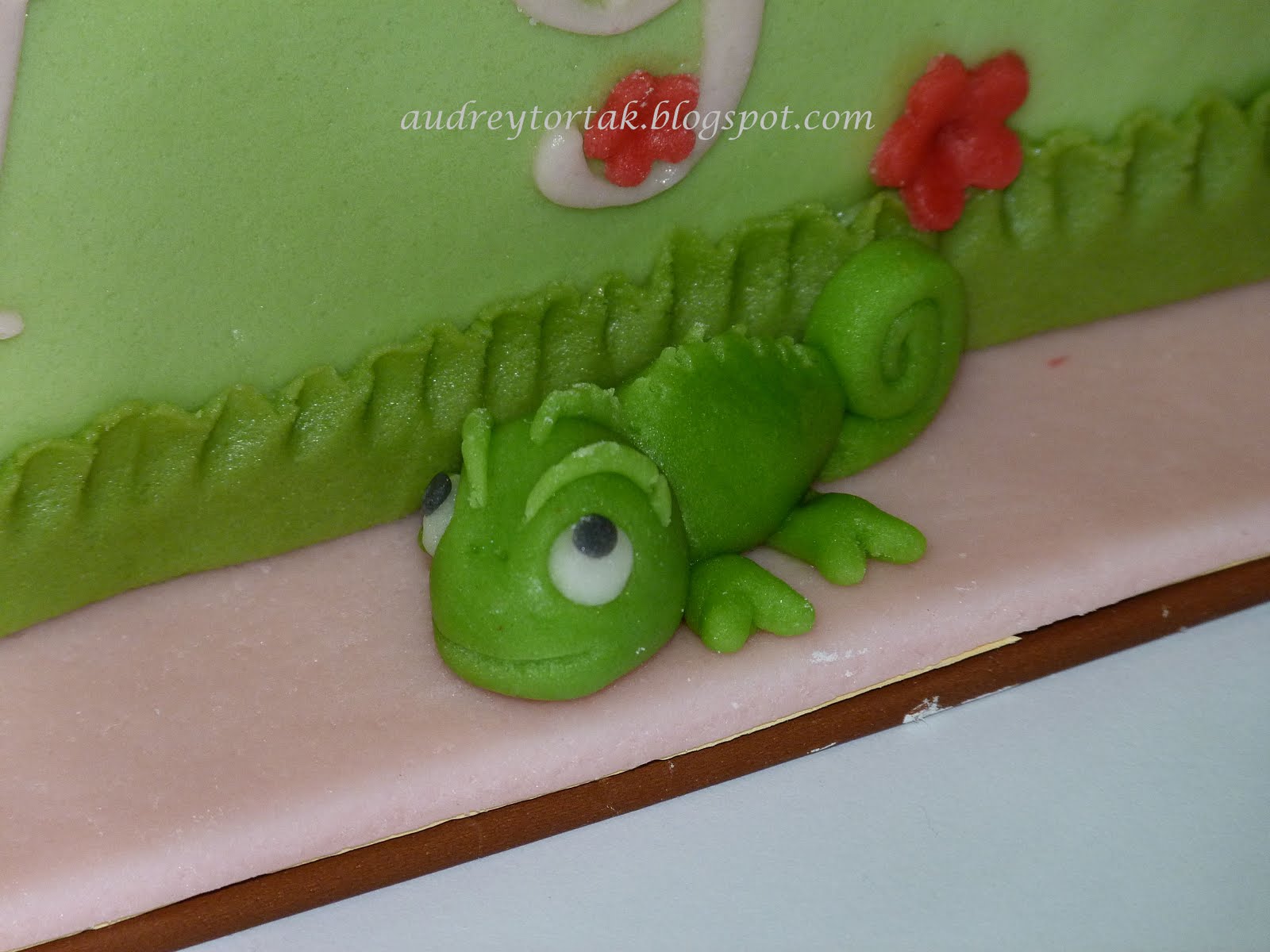 Egy szelet tortát?: Aranyhaj és a nagy gubanc torta