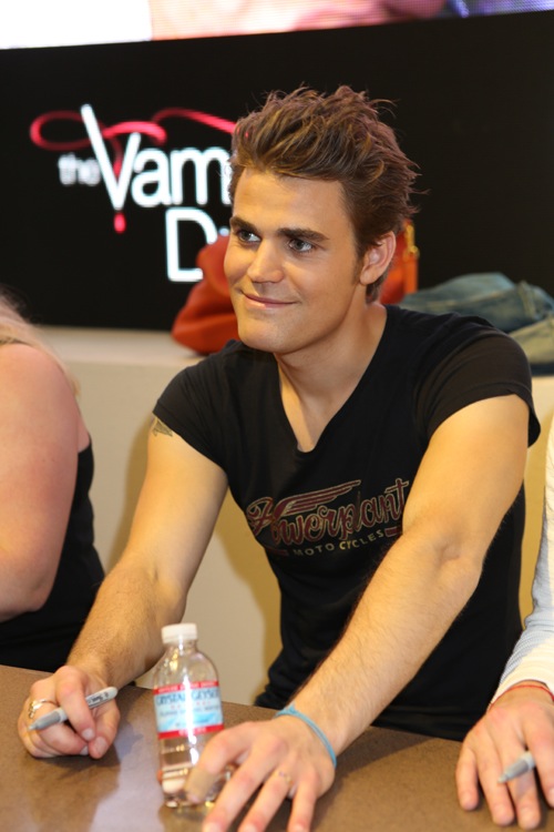 The Vampire Diaries News: Comic Con The Vampire Diaries Signing