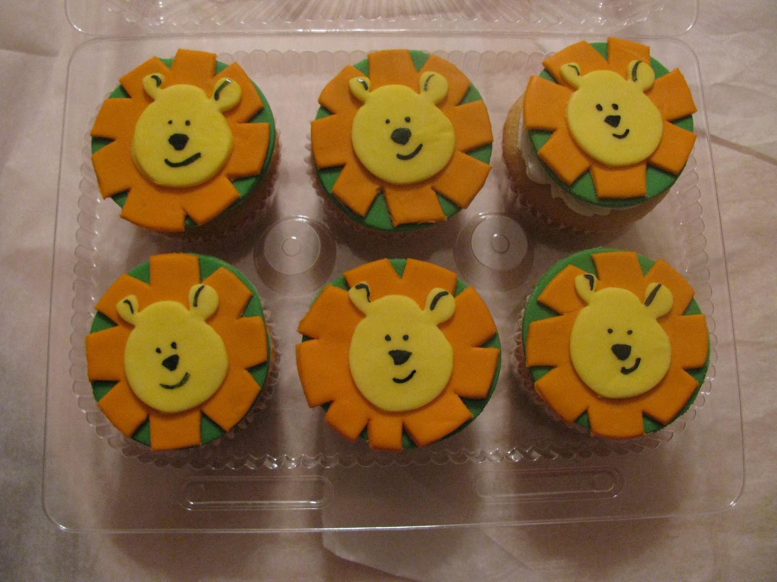 Homemade By Heather 33: Zoo Animal Cupcakes