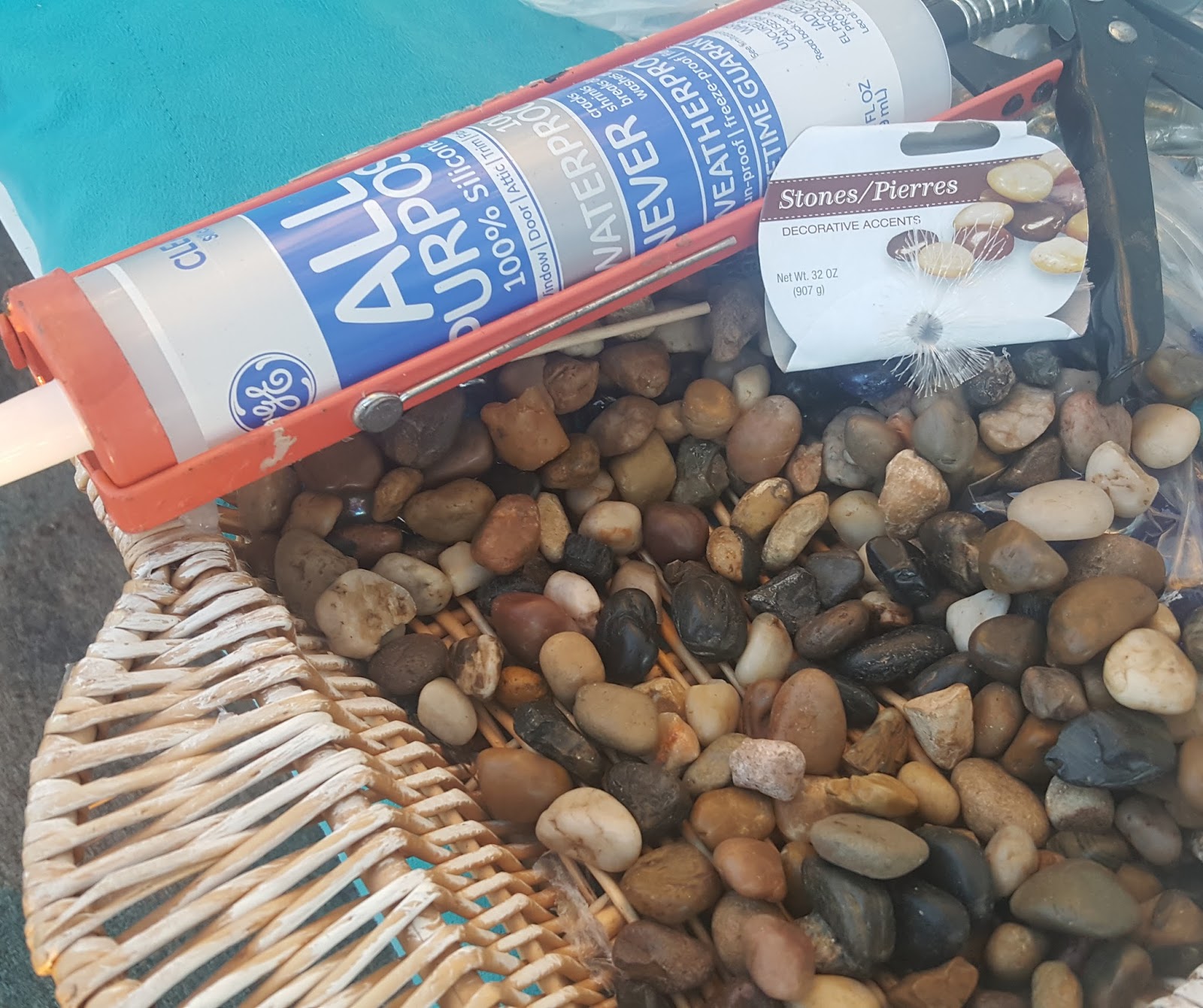 Make The Best of Things: Rustic Pebble Table From a Five Gallon Bucket