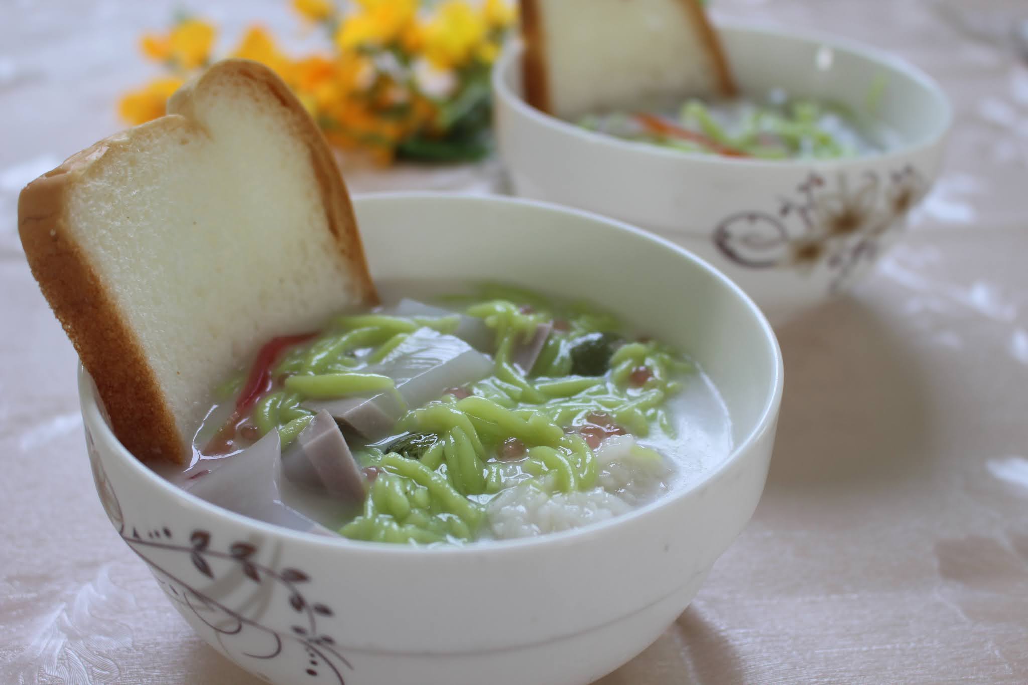 Shwe Yin Aye and Mont Lat Saung