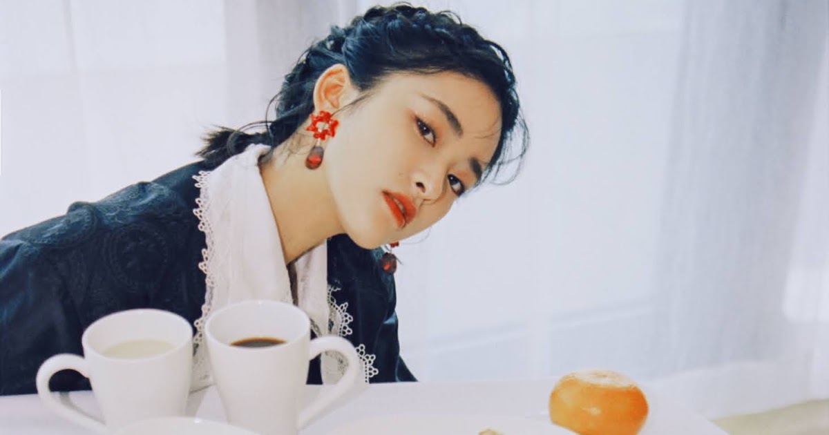 China Entertainment News: Shen Yue poses for photo shoot