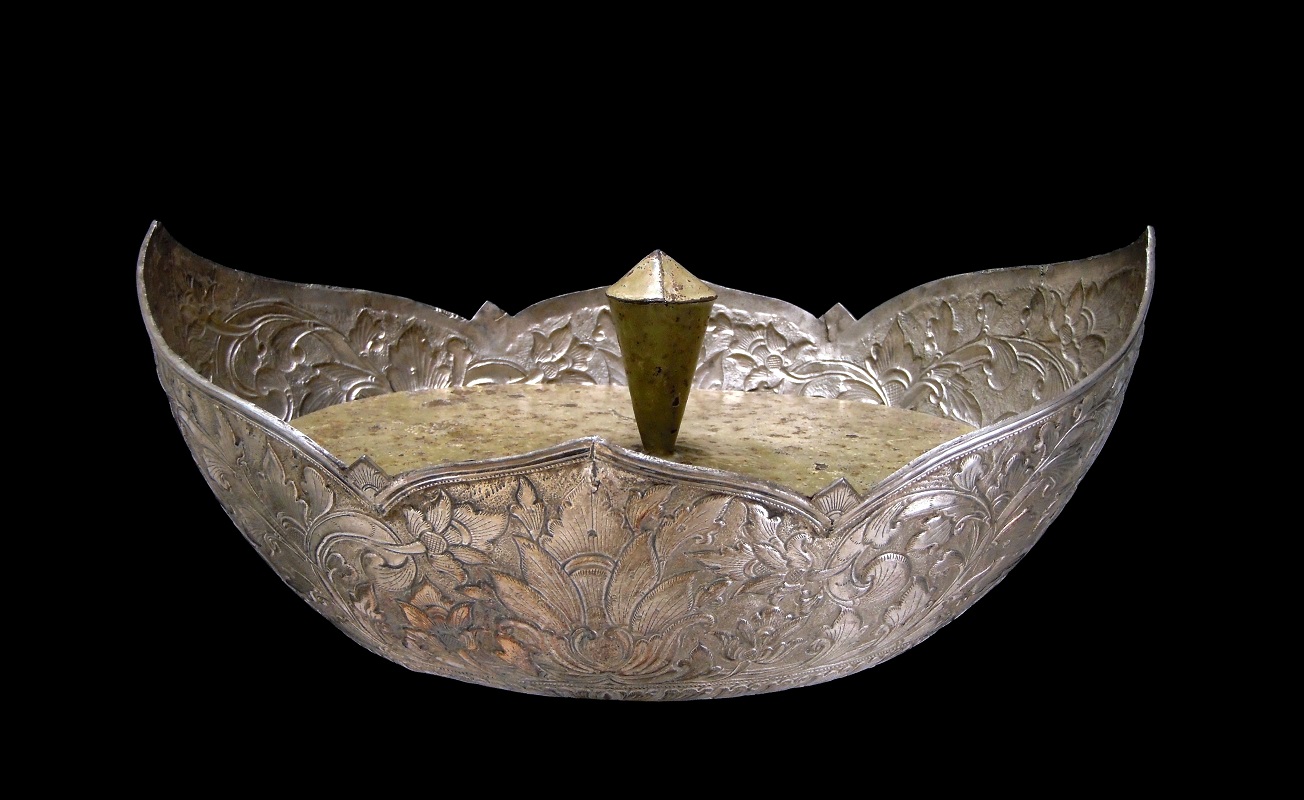 PATINA FOLK & ETHNOGRAPHIC ART: MALAY SILVER BETEL NUT SET