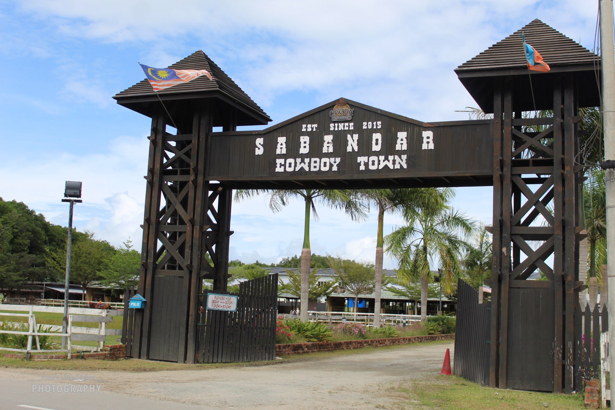 Firdaus Naik Kuda di Sabandar Cowboy Town - Amie's Little Kitchen