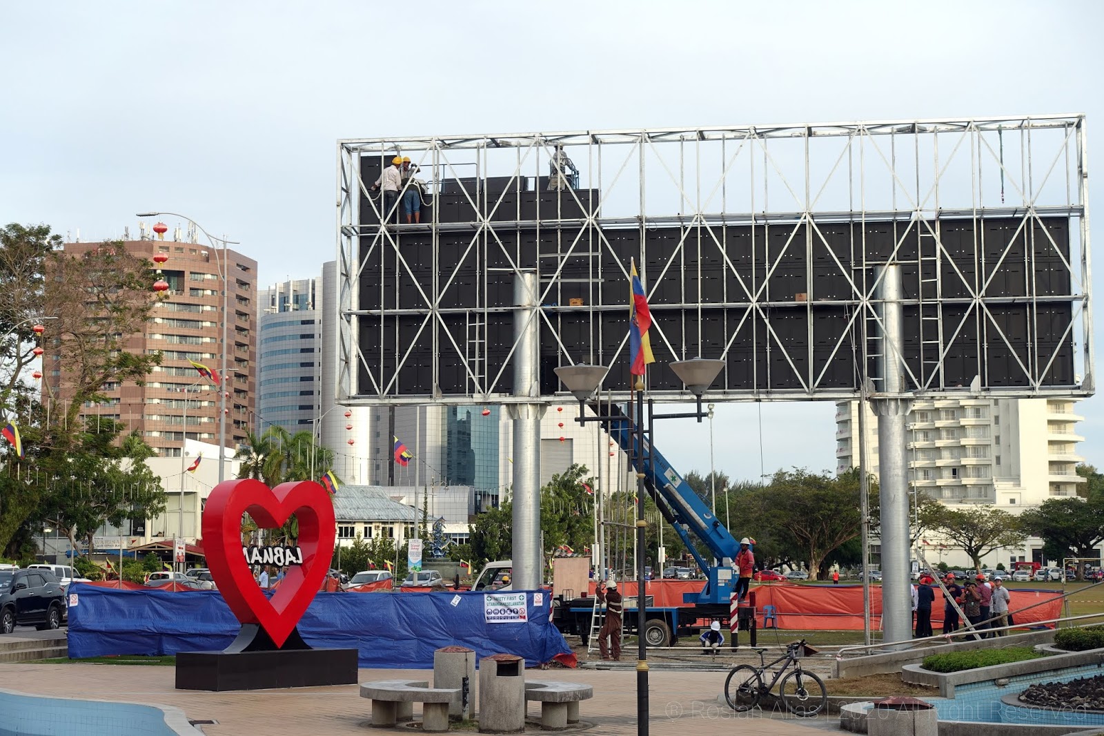 LED Skrin besar di Dataran Labuan