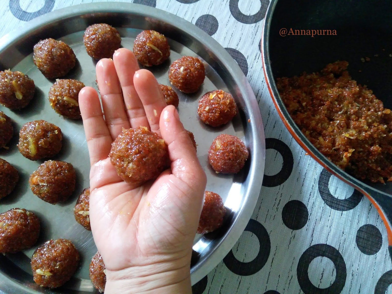 Annapurna: Aliv che Laadu / Halim Ladoo / Garden Cress Seed Sweet Ball ...