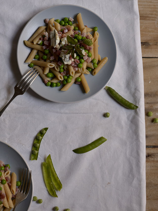 Contigo en la playa! : PASTA CON JAMÓN, GUISANTES Y GORGONZOLA
