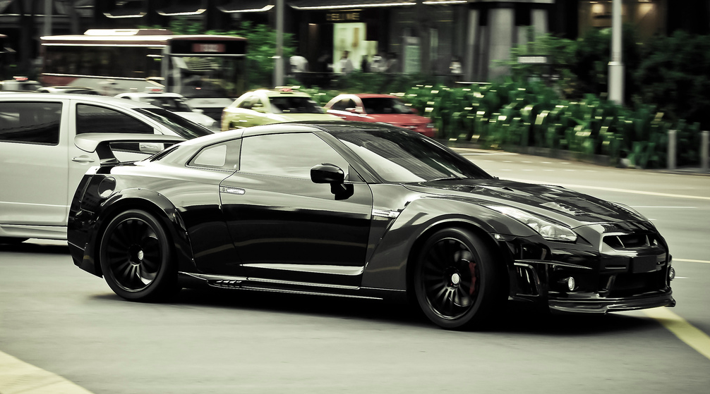 W H E E L E D: Tuning spot: Nissan Wald GT-R