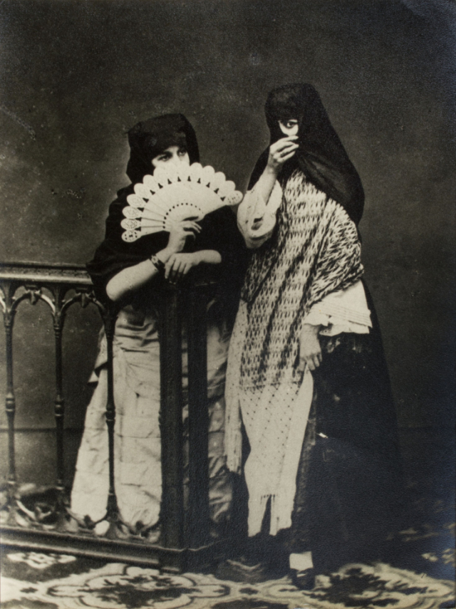 Las Tapadas Limenas: The Hidden Women of Lima Who Veiled Everything But ...