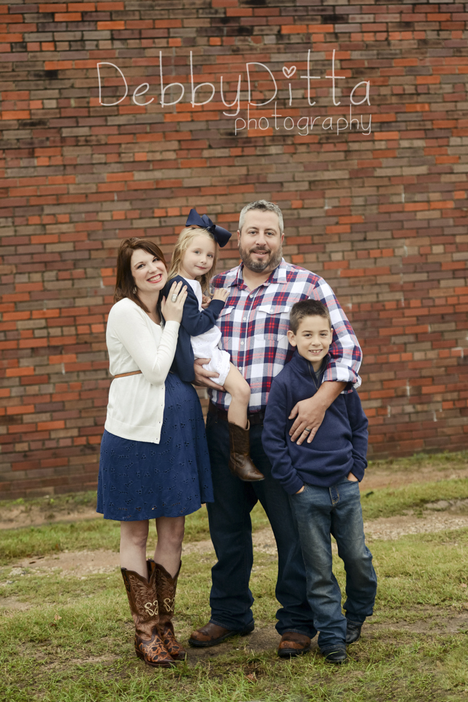 Debby Ditta Photography: The Standlee Family / Maternity / Rainy day ...
