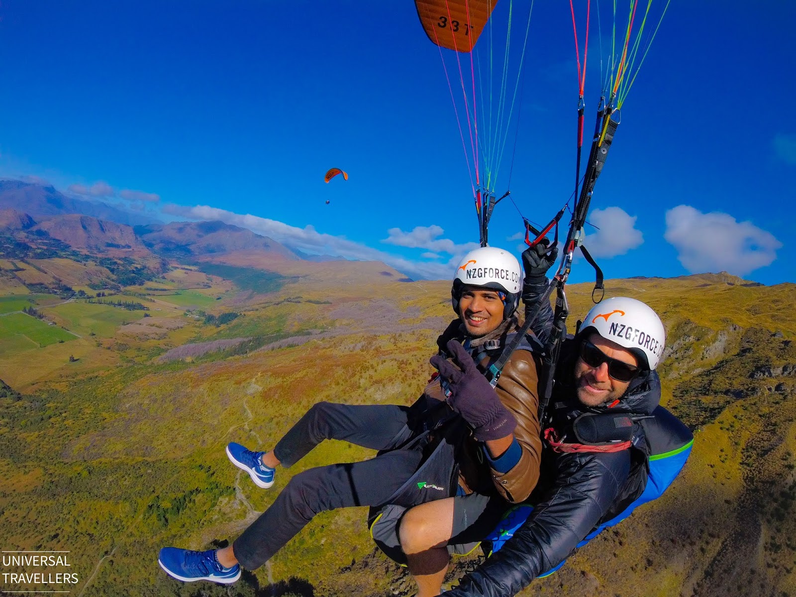 SOARING THROUGH THE SKY: PARAGLIDING IN QUEENSTOWN - NEW ZEALAND