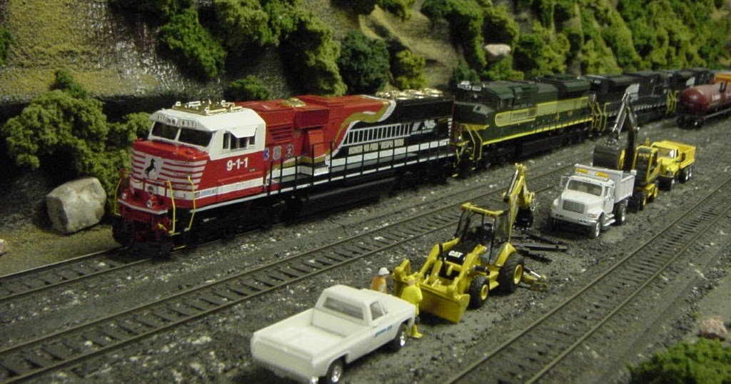 The Big Little Railroad Shop: NS 9-1-1 and ERIE Heritage units on Ken Heyl's C&S