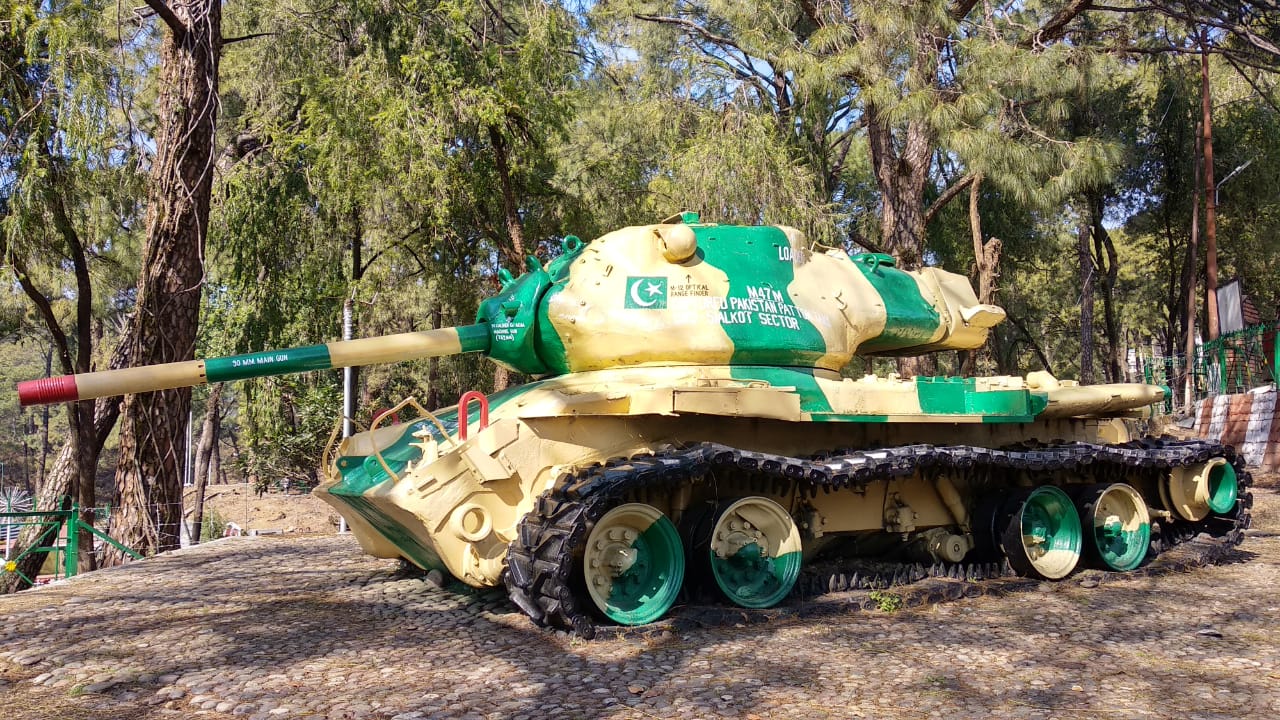 Delayer: A tank which stands on its knees in the honour of our soldiers ...
