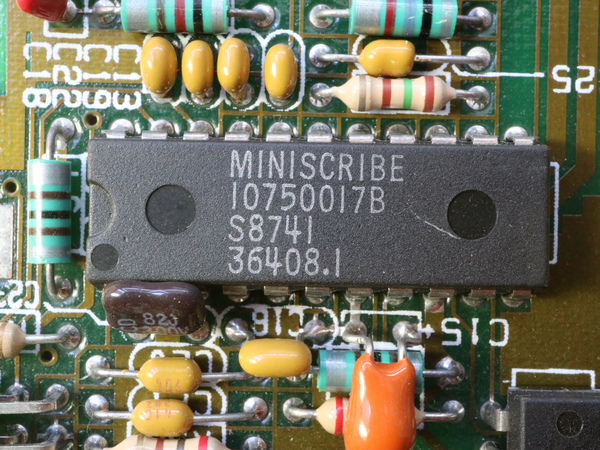 BugWorkShop - 甲蟲工作室: MiniScribe M3425P 20MB 硬碟機（Hard Disk Drive）控制板 - 拆解（三）