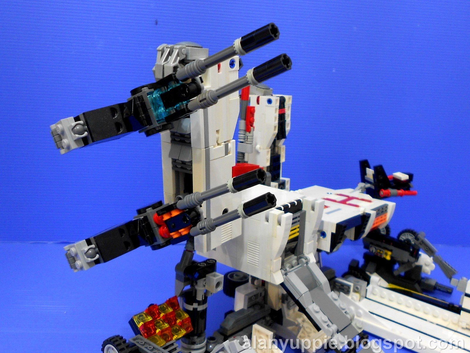 Alanyuppie's LEGO Transformers: LEGO Metroplex: Part 3 of 3: Base Mode