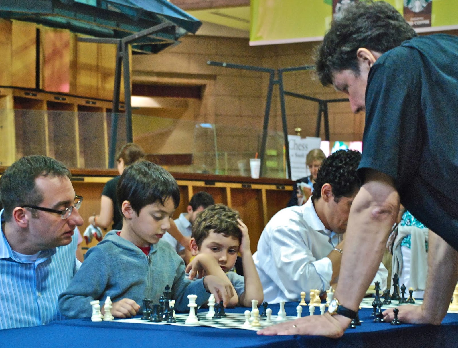 Boylston Chess Club Weblog: GRANDMASTER LARRY CHRISTIANSEN PERFORMS AT ...