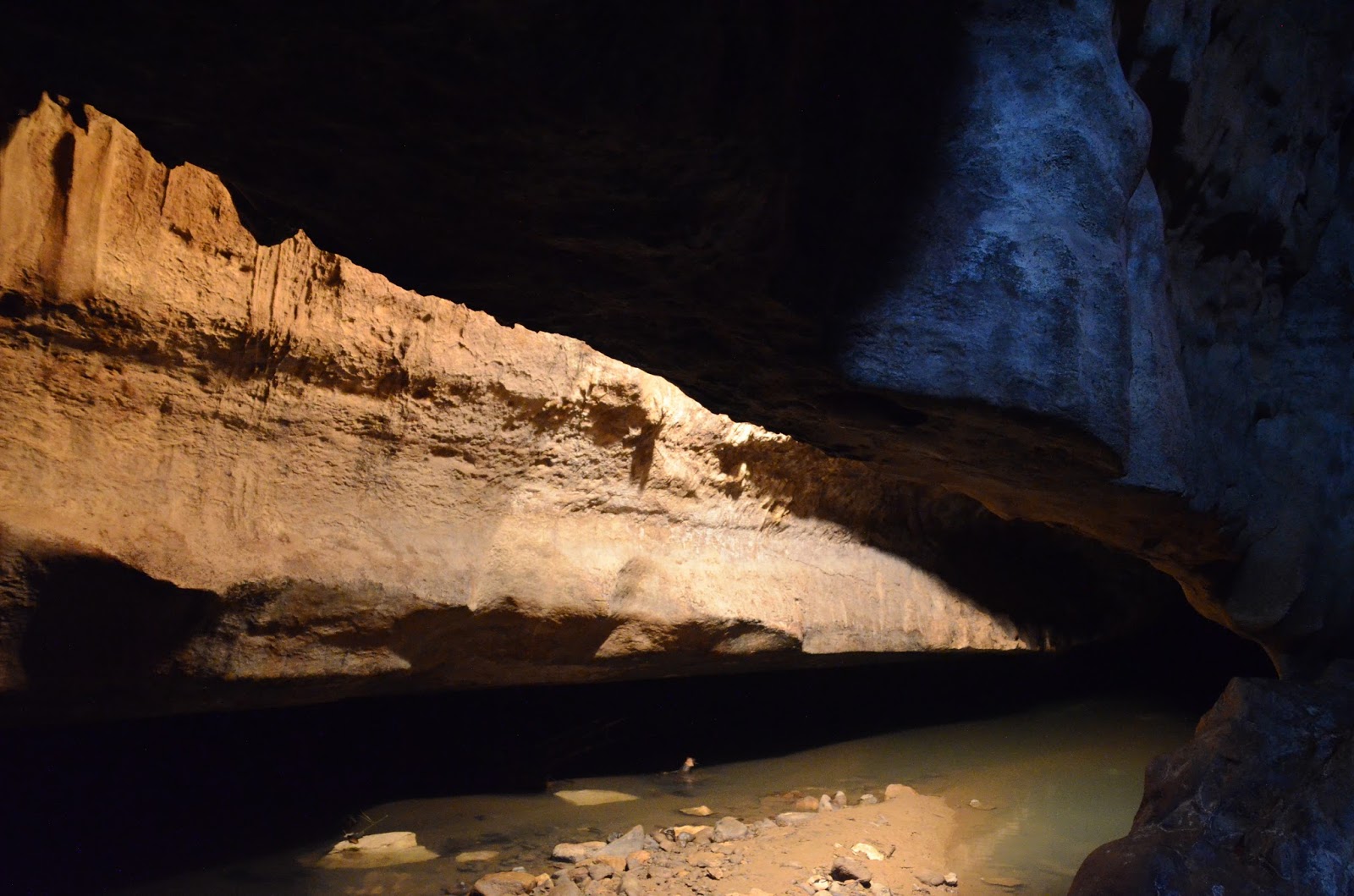 R U Travelers? : Istana Putri Batu, Goa Putri Baturaja