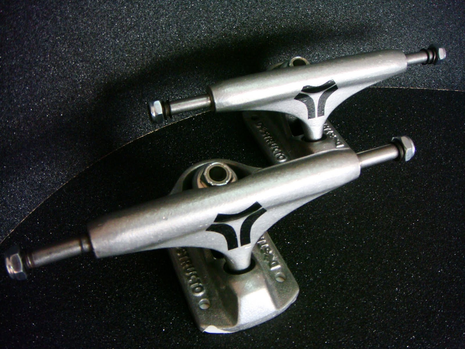 SEKTAskateshop: DESTRUCTO Trucks