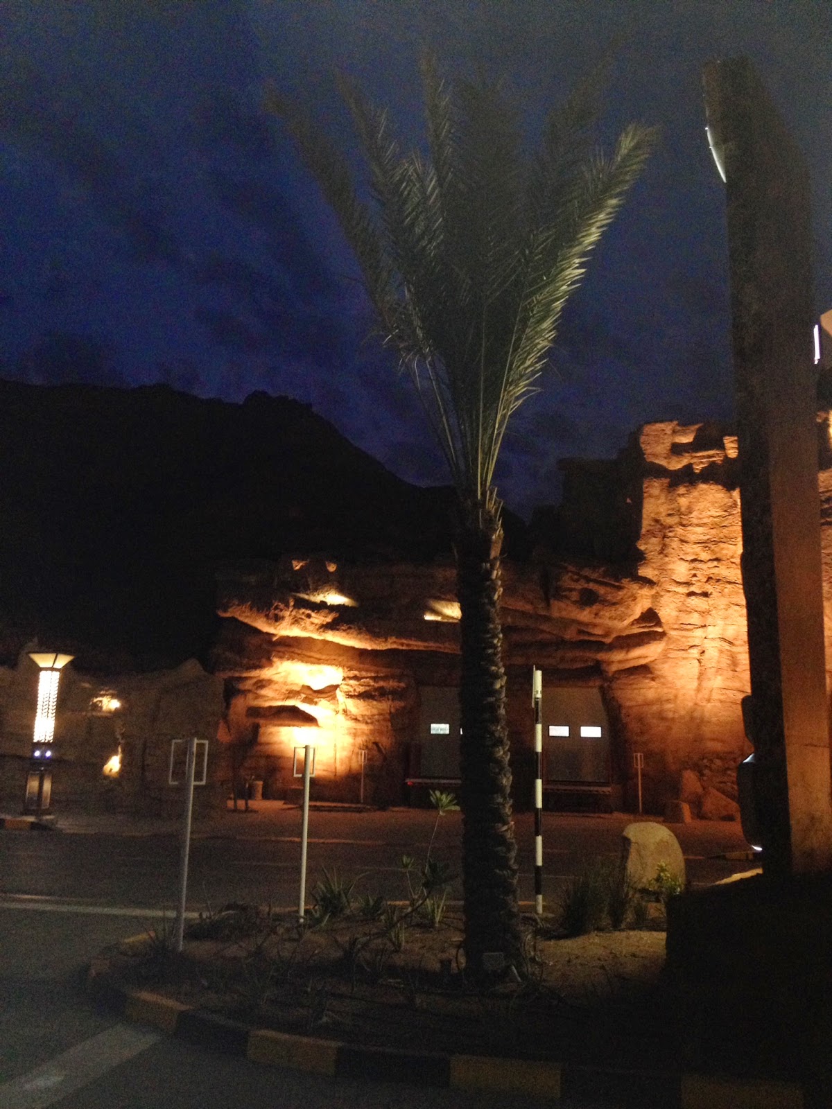 Oman? Oh My!!: The Cave Restaurant in Muscat