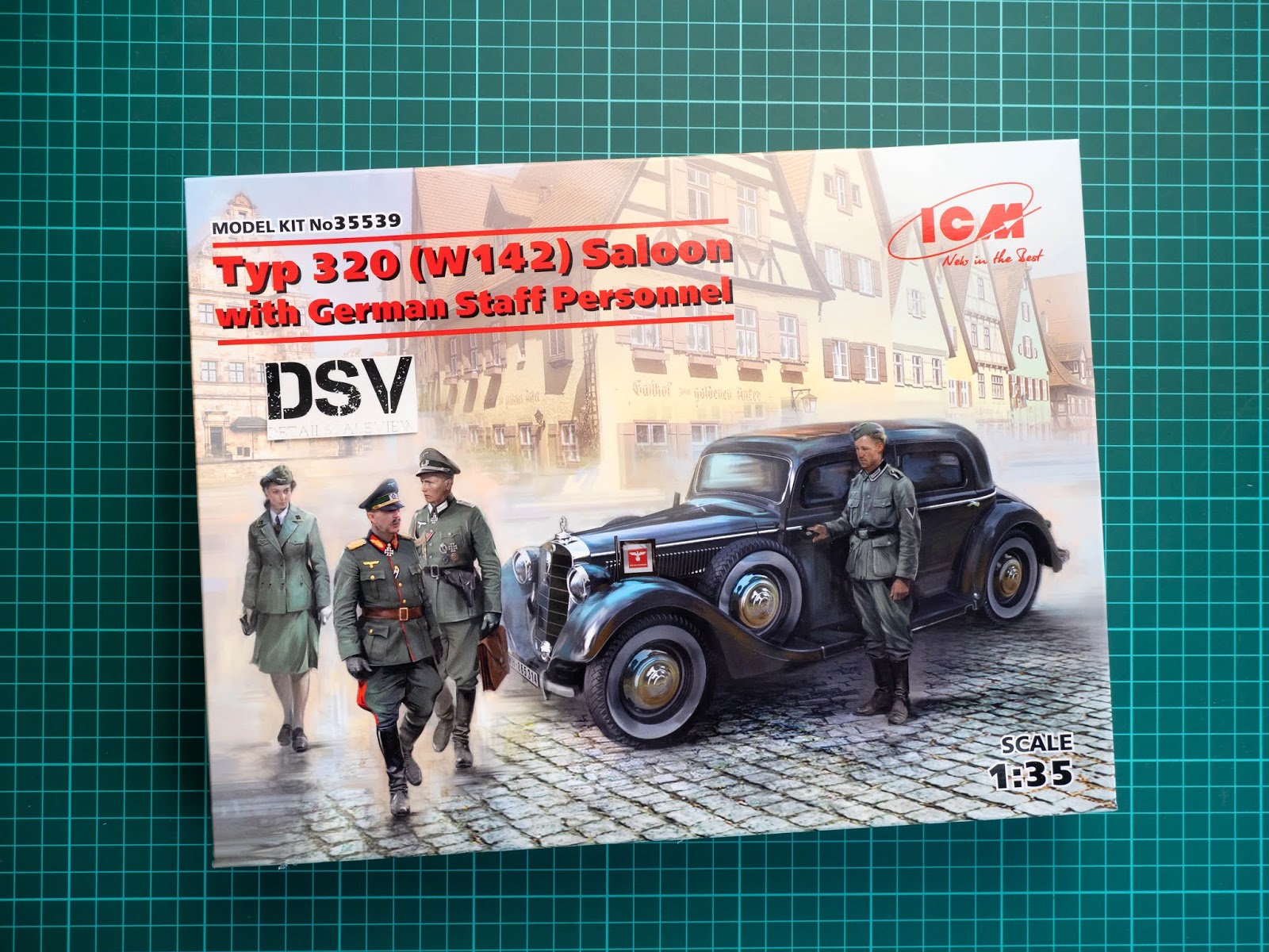 ICM 1/35 Typ 320 with Personnel (35539) - DetailScaleView