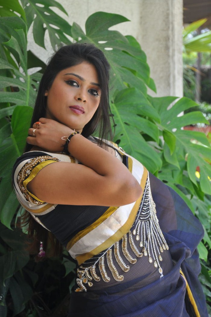 Hyderabad model deepa extremely hot photo shoot in a transparent nevy ...