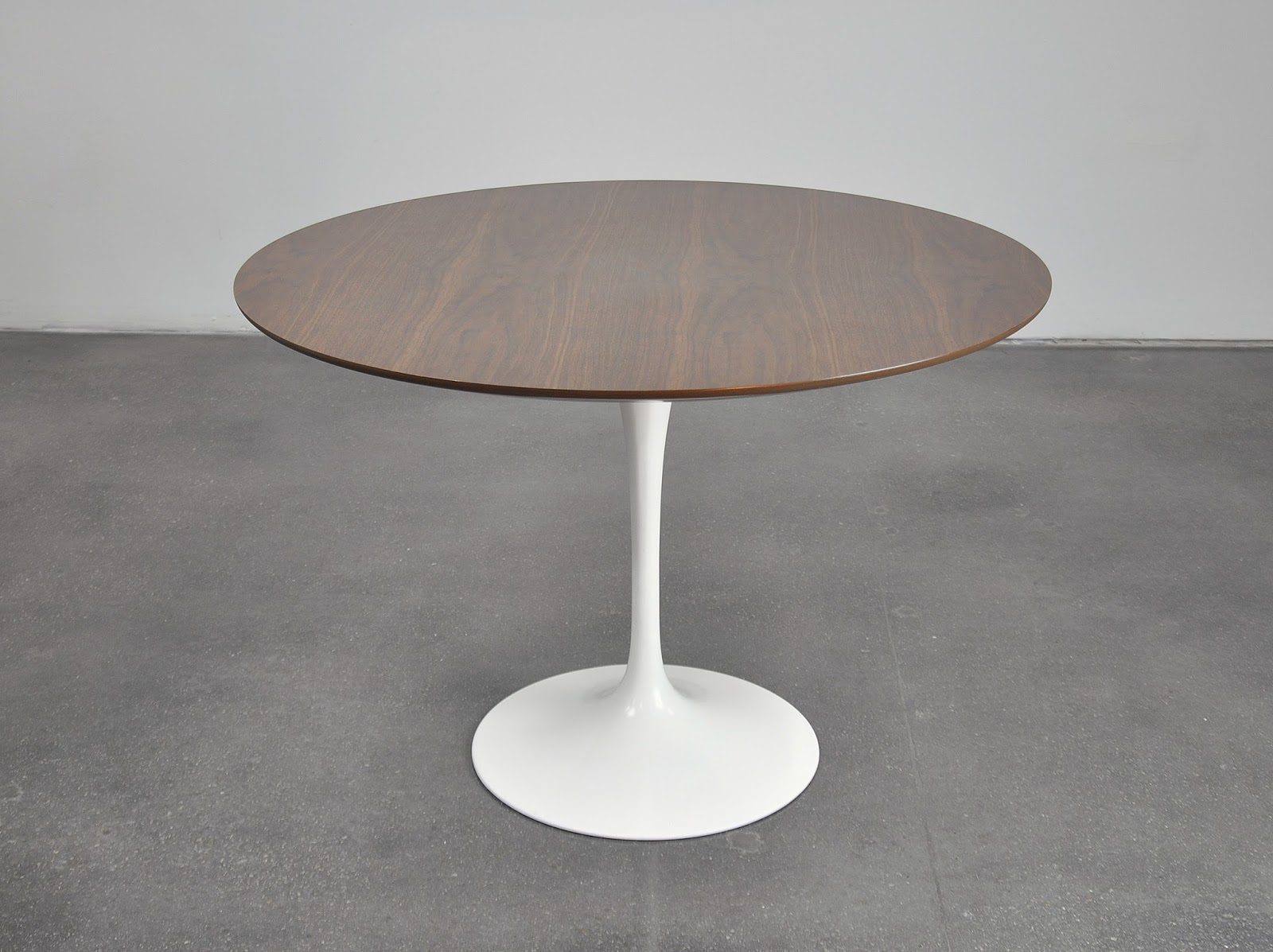 SELECT MODERN: Eero Saarinen for Knoll Tulip Dining Set with Four ...