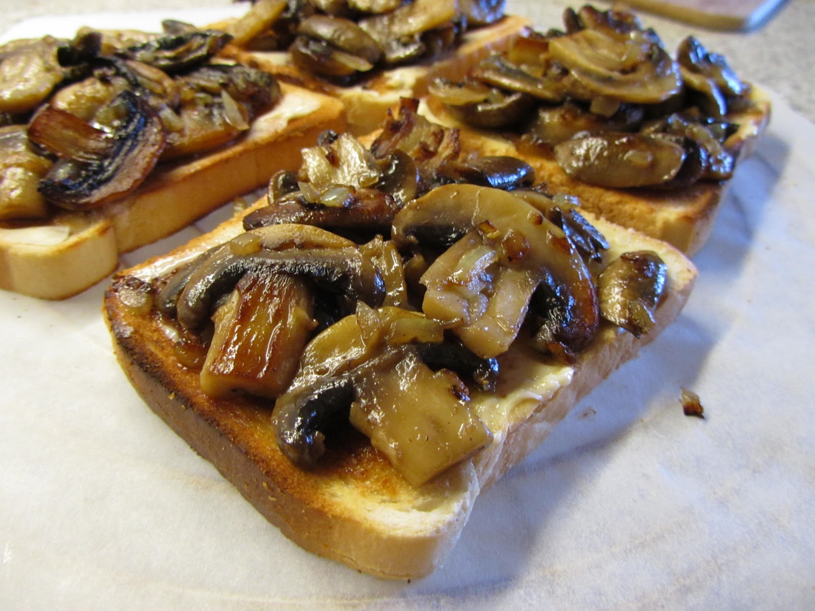 Mini-hakkeren: Toast champignon