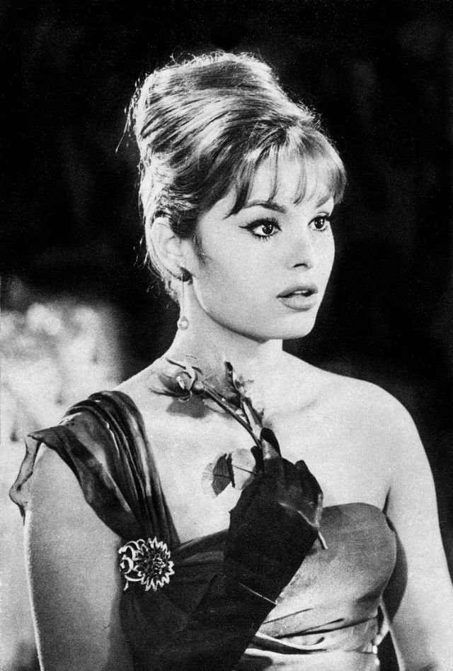 Israeli Classic Beauty: 35 Fabulous Photos of Daliah Lavi in the 1960s ...