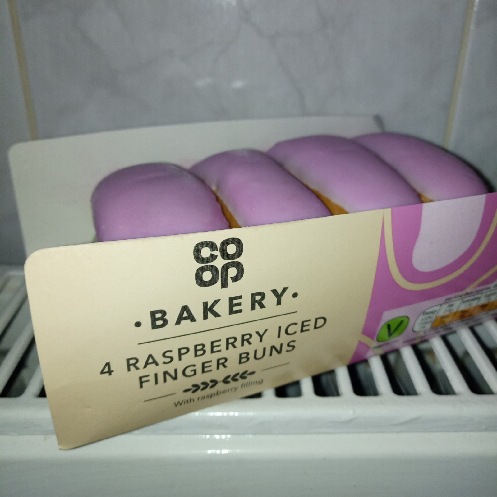Supersupergirl's Food Reviews: Coop Bakery Raspberry Iced finger buns