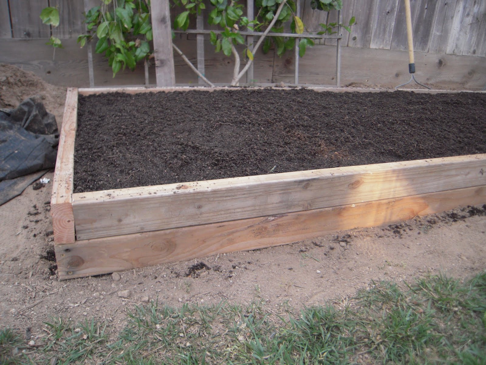 Gardening with the Gragstons: Dana's Gopher-Proof Garden Expansion