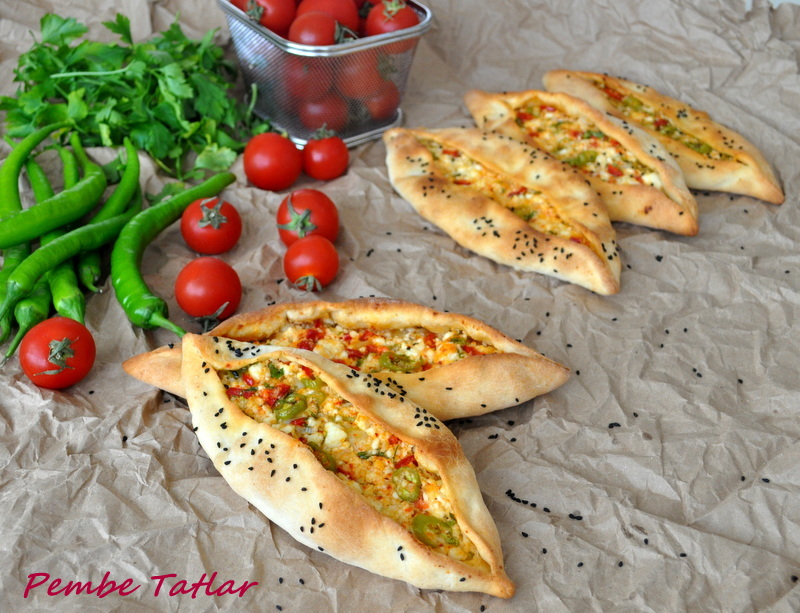 Pembe Tatlar: Peynirli Mini Pide