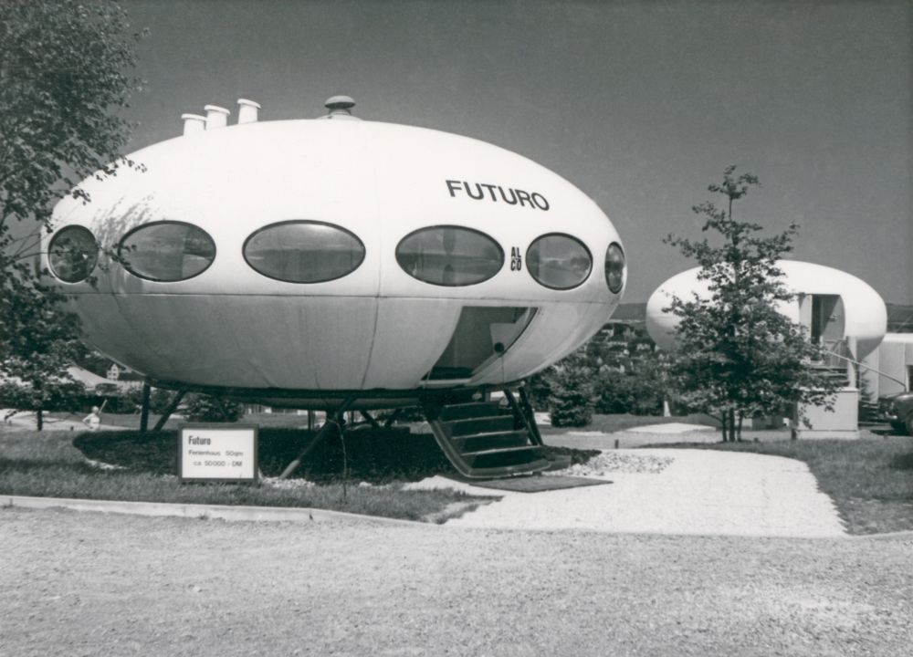 20 Amazing Photos of Futuro Houses, the UFO-Shaped Tiny Homes Which ...